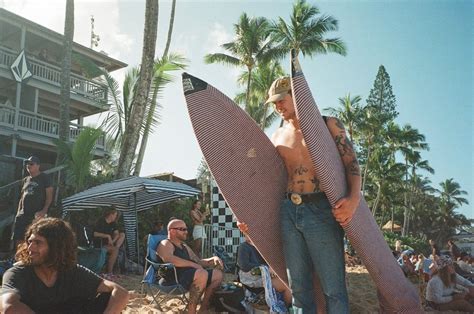 Mastering Pipe The Worlds Best Surfers Try Not To Vomit In The Ocean