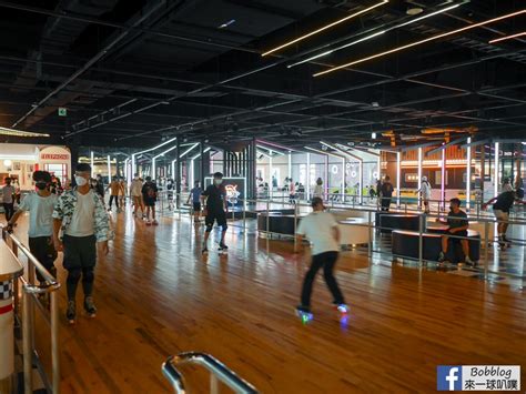 台南溜冰大魯閣 Roller186滑輪場南紡館、復古風格超好拍 來一球叭噗