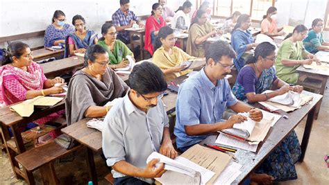 പേ ജ് മ റി ച്ച ത് മാ റി പ്പോ യ താ സാ റേ മാ ര്‍ ക്ക് നോ ക്കി യി ട ണേ