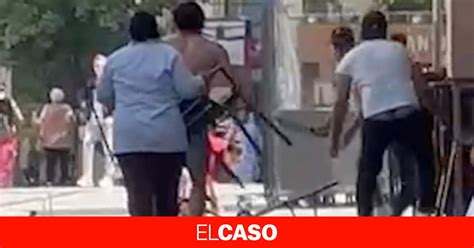 Batalla Campal En El Centro De Lleida Con Machetes Y Sillas Volando En