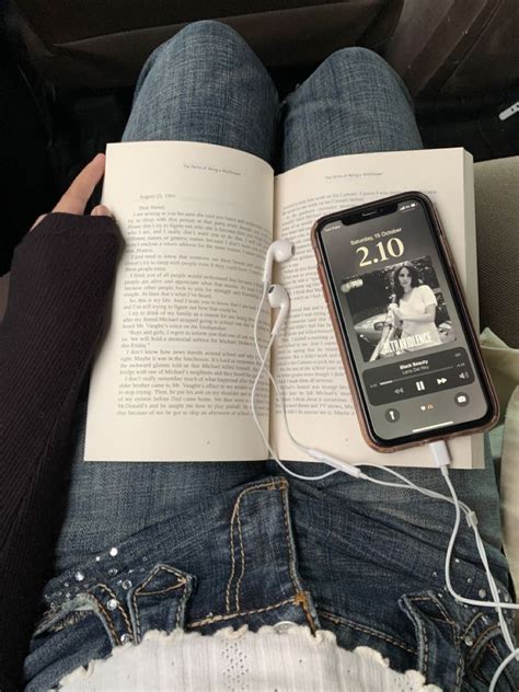 Pin By Moaoa6 On Aesthetic In 2022 Book Aesthetic Book Girl Aesthetic
