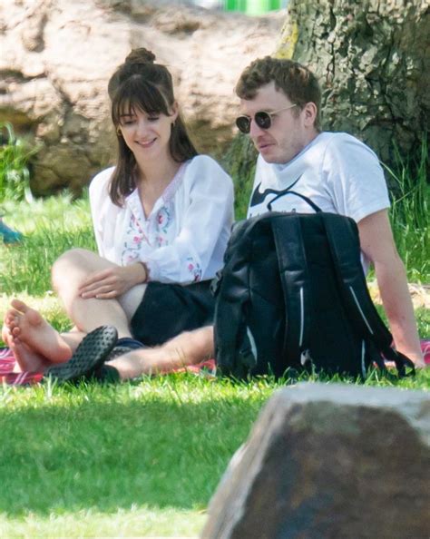Daisy Edgar Jones In A Green Shorts Was Seen Out With Her Babefriend Tom