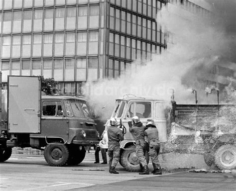 Ddr Fotoarchiv Berlin Wettkämpfe Im Feuerwehr Kampfsport Auf Dem