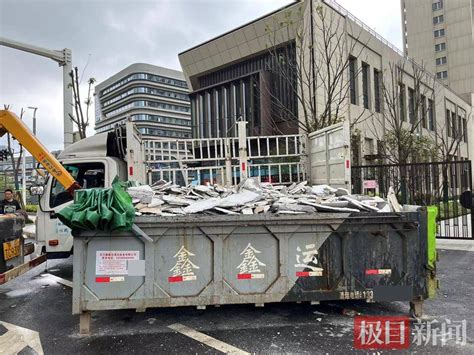 罚5616元！搬家公司车辆竟偷运建筑垃圾 违规 运输 城管