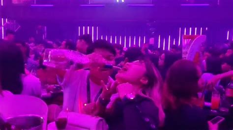 Duh Bu Sekdes Yang Viral Tenggak Miras Saat Dugem Ternyata Kinerjanya Banyak Dikeluhkan Warga