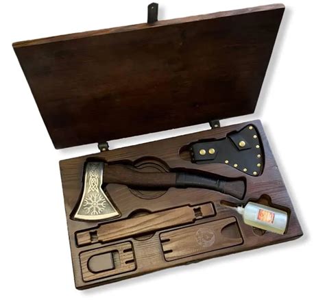 Подарунковий набір у деревяному кейсі Скіф сокира ручної роботи з підставкою купити онлайн на