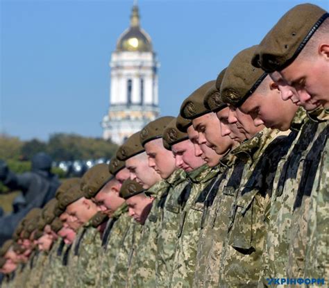 Петро Порошенко взяв участь в церемонії складання урочистої клятви ліцеїстами Київського
