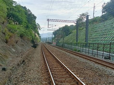 臺鐵積極辦理試車 二款新型機車頭明年上線