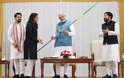 Pm Felicitates Indian Contingent For Commonwealth Games 2022