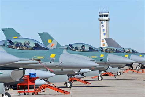印尼空军最后两架二手f16战机终于交付 但是总数怎么也凑不齐