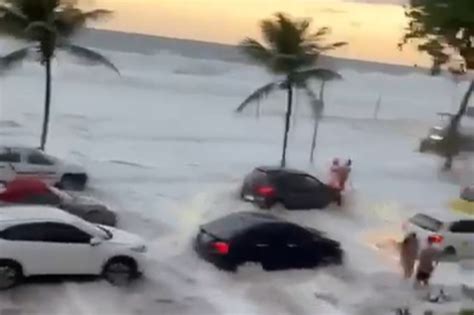 Ressaca Alcança Calçadão Do Rio De Janeiro E Atinge Carros Veja Vídeo
