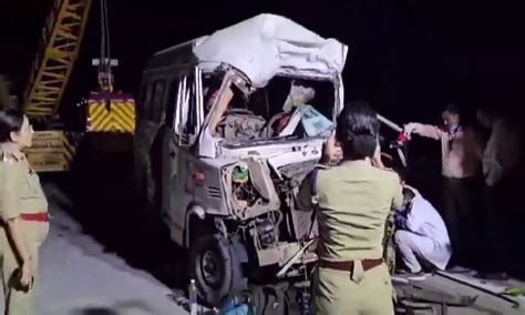 12 Killed 23 Injured As Mini Bus Collides With Container On Samruddhi