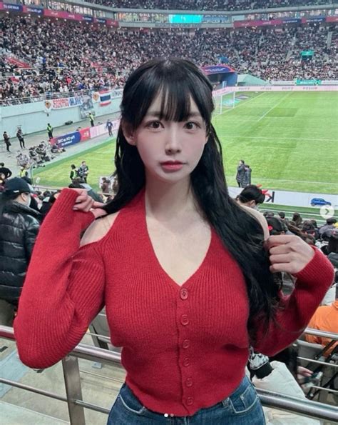 축구여신 곽민선 과감한 축구장 패션미모볼륨 다 가졌네