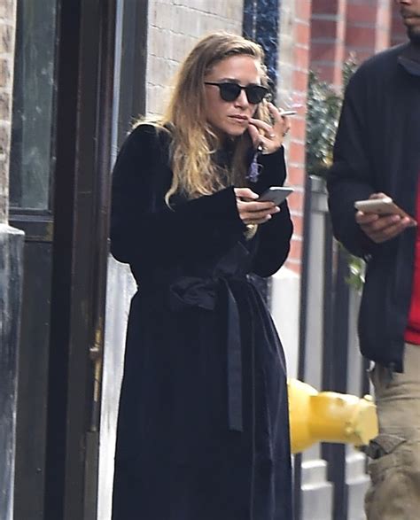 Mary Kate Olsen Smoking In NYC December 2015 Pictures PS Celebrity