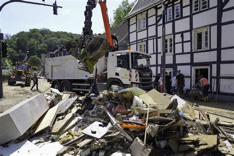 Fotos Aufräumarbeiten Nach Dem Hochwasser In Solingen