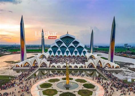 Meneropong Potensi Halal Tourism Di Indonesia