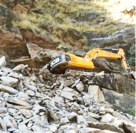 Cop Engg Among 4 Killed 9 Injured As Landslides Hit Ratle Project