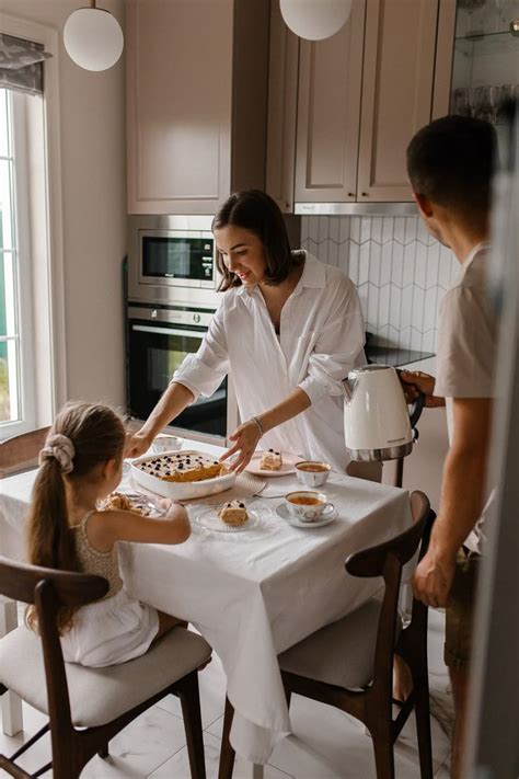 Маленький домик для семьи с ребенком разместили все необходимое и создали интерьер с нотками