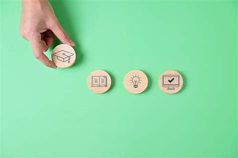 교육 개념이 있는 돋보기 졸업 모자를 쓴 사람들 지식과 학습 대학 또는 고등학교 금융에 대한 스톡 사진 및 기타 이미지 금융