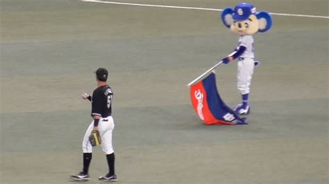 ドアラ ロッテ山口航輝を球団旗で可愛く狙い撃ち 中日ドラゴンズvs千葉ロッテマリーンズ 20240322 Youtube