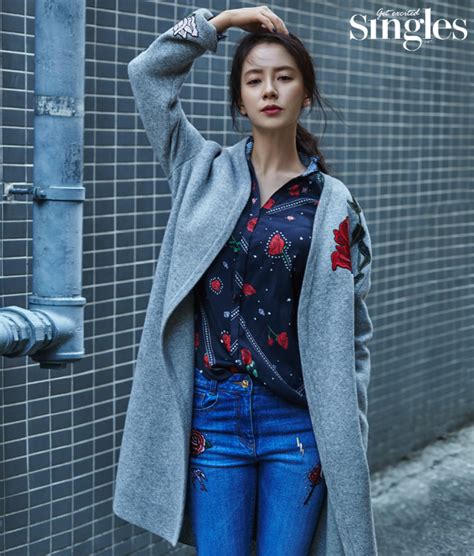 【フォト】見事な着こなしを披露するソン・ジヒョ＝「singles」 Chosun Online 朝鮮日報