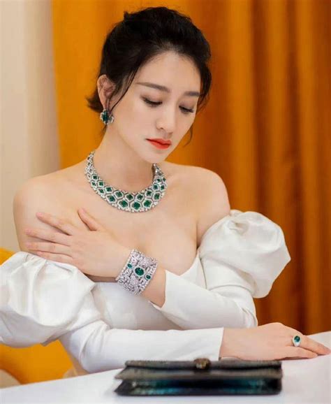 许晴的臀，殷桃的腰，李小冉的身材 在时尚美面前“白幼瘦”不值一提