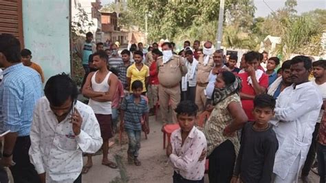 Hardoiयुवक की पीट पीटकर हत्याशव फंदे से लटकाया बदबू आने पर हुआ