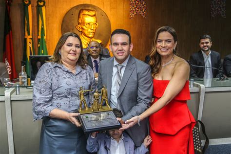 Dr Jhony Bezerra recebe título de Cidadão Campinense na Câmara