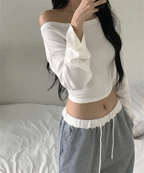 피치빈 애니 언발 크롭 오프숄더 티셔츠 위시버킷