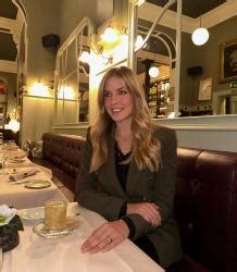 Pics Alisia Ludwig Sitting In A Fancy Restaurant January Phun Org Forum