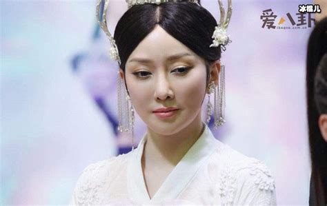 萨顶顶出道经历起底， 一首《万物生》火遍全国！ 明星 冰棍儿网