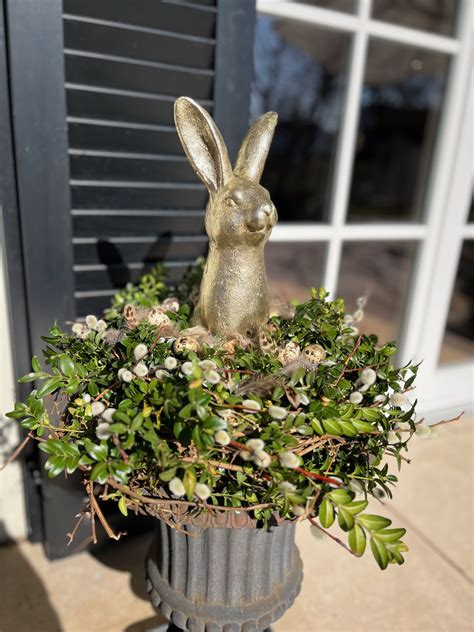 Osterhase im Nest Süße schnelle Osterdeko für draußen