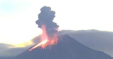 에콰도르 코토팍시 화산 분출 시작 화산재 기둥만 8km