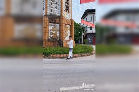 他妈妈想 怎么生出这么个玩意儿？