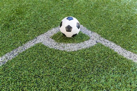 Fútbol Fútbol En La Línea De Saque De Esquina De La Pelota Y Una