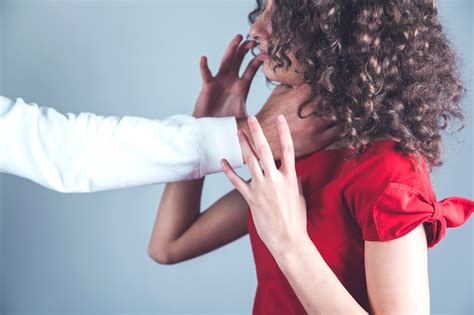 Premium Photo Man Choke Woman