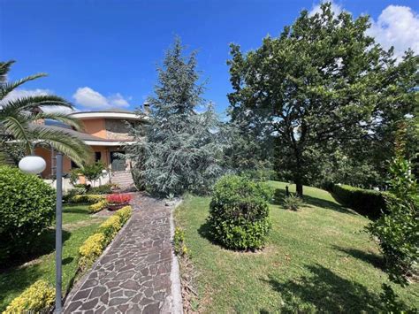 Vendita Villa Unifamiliare In Via Delle Querce 3 Campli Ottimo Stato
