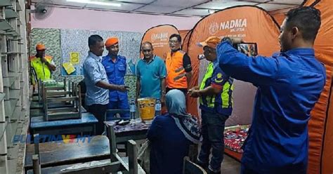 VIDEO 11 Keluarga Terkesan Banjir Kilat Di Bandar Baharu Dipindah Ke