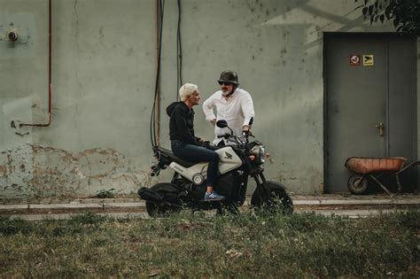 ნანიკო ვინ იცის რა გოგო იყო ♡ წლებია ვხდები და სულ ყვავილები უჭირვს