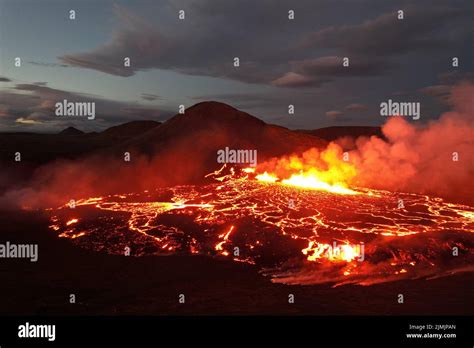 Eruzione Meradalir Del Vulcano Fagradalsfjall Immagini E Fotografie