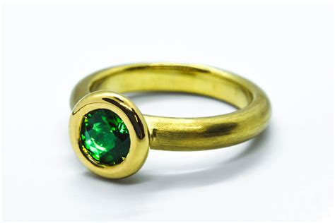 Gelbgoldring mit grünem Turmalin KölnGold