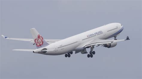 華航線上旅展最多優惠88折！高雄香港5千有找、還可抽布拉格機票 Yahoo奇摩汽車機車