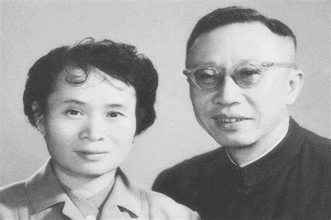 末代皇帝溥仪给新婚妻子下跪，究竟咋回事？其中的原因很难说出口凤凰网视频凤凰网