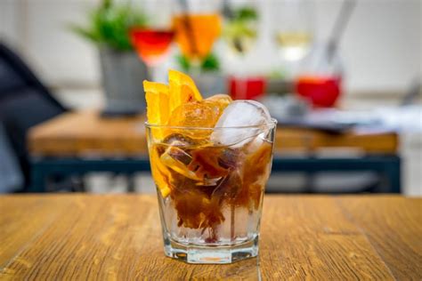 Espresso tonic – jak zrobić kawowy napój na upalne dni? - Mojegotowanie.pl