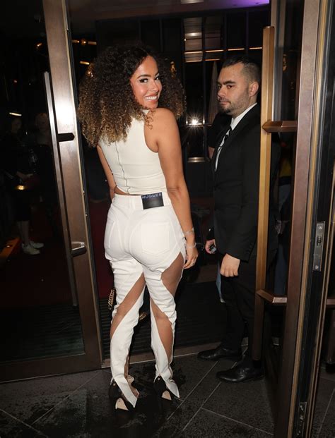 Amber Gill Sexy En Soirée à Londres 25 Mars 2023
