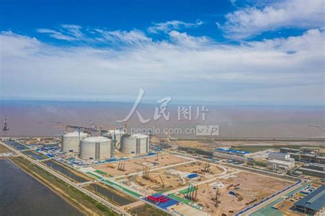 江苏盐城：我国自主研发的全球最大容积lng储罐开工建造 人民图片网