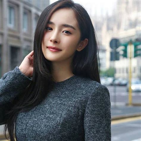 Dương Mịch dính tin có bầu nhưng Lưu Khải Uy lại bị chỉ trích vì vẫn