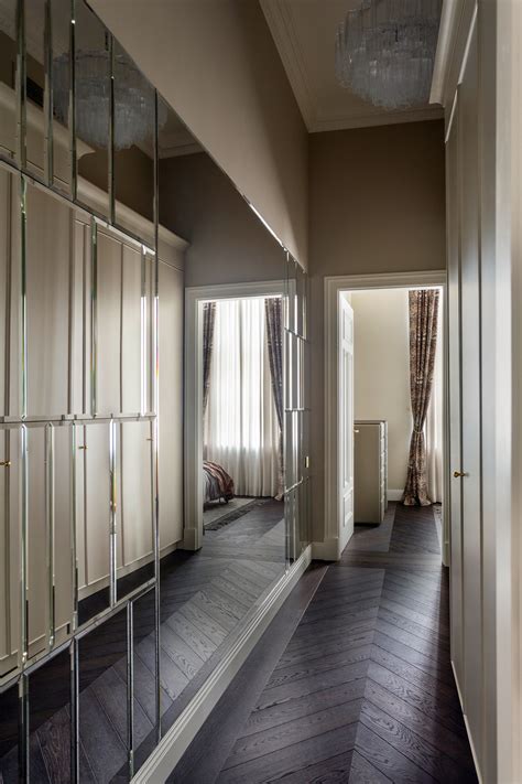 Apartament w kamienicy przy ulicy Foksal Wnętrze zdobią dzieła sztuki