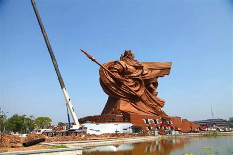 全球最大關公像，淨高48米，僅青龍偃月刀就重達136噸 每日頭條