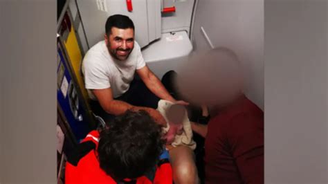 Bebé Nace En Avión Mujer Da A Luz En Pleno Vuelo A Londres N